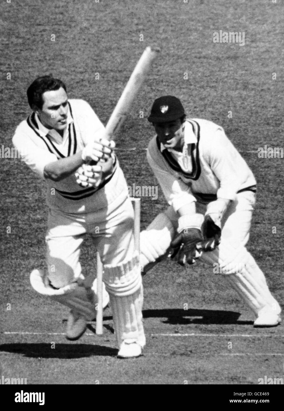 Wicket keeper jimmy binks -Fotos und -Bildmaterial in hoher Auflösung ...