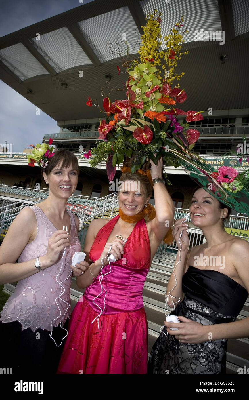 Der Lloydspharmacy 'Hayfieber hat' von Model Suzanne Critchley (Mitte ...