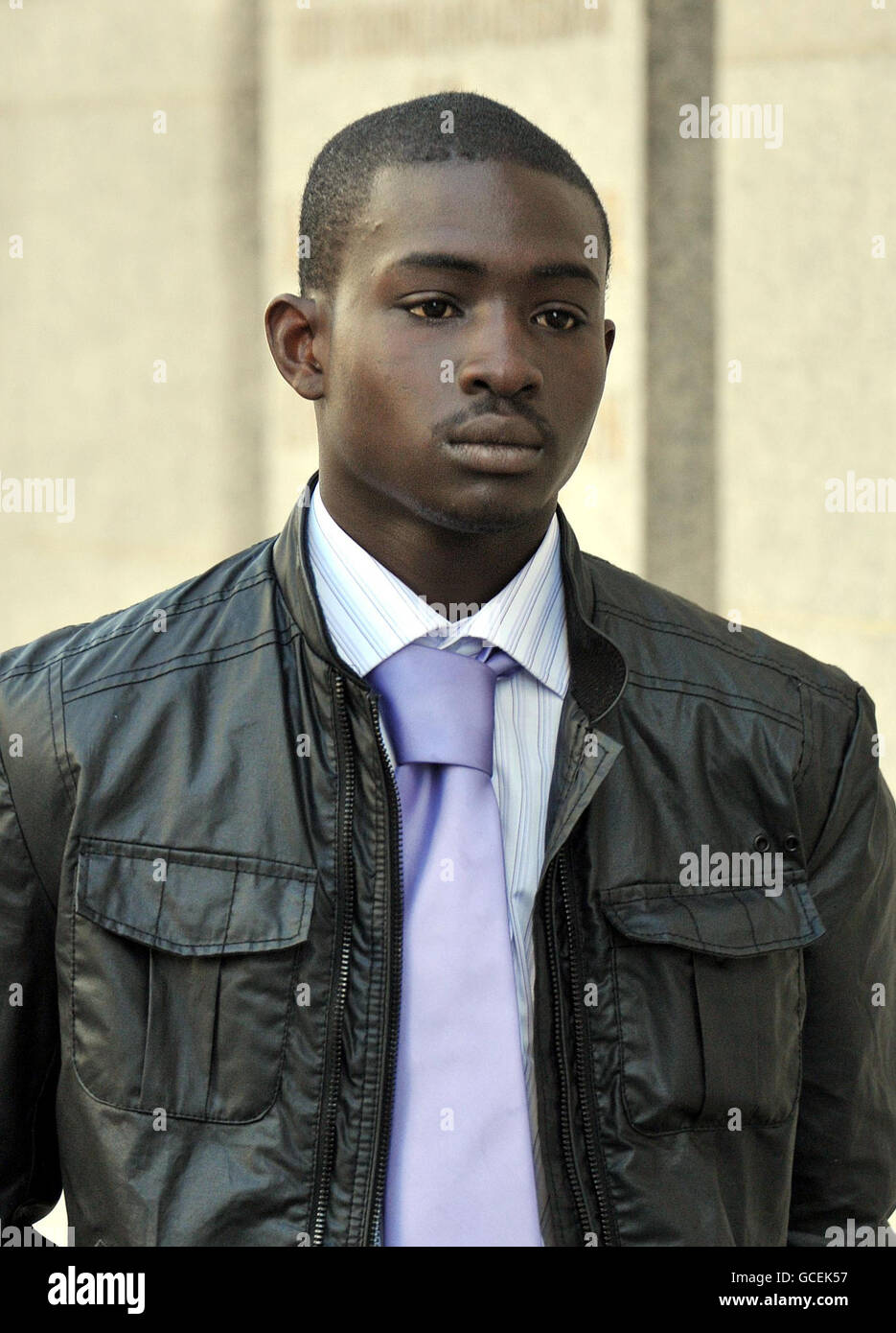 Der 19-jährige Joel Alexander aus Thornton Heath, Süd-London, kommt im ...