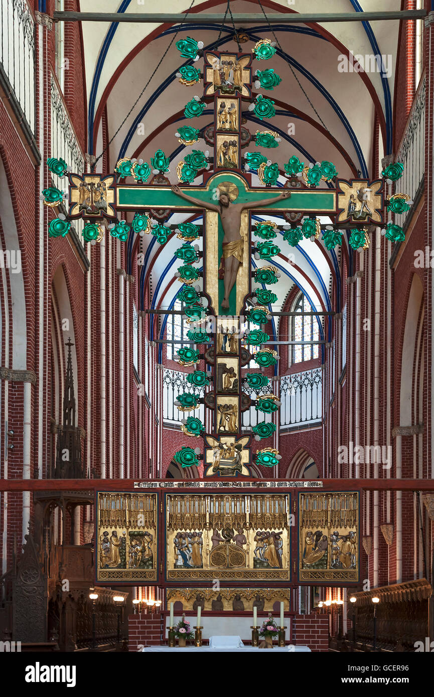Altar mit gekreuzigtem christus -Fotos und -Bildmaterial in hoher ...