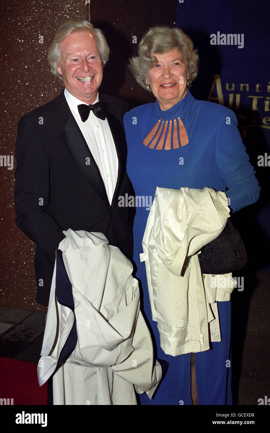 Tony Hart und seine Frau Jean bei 'Aunties All Time Greats', einer ...