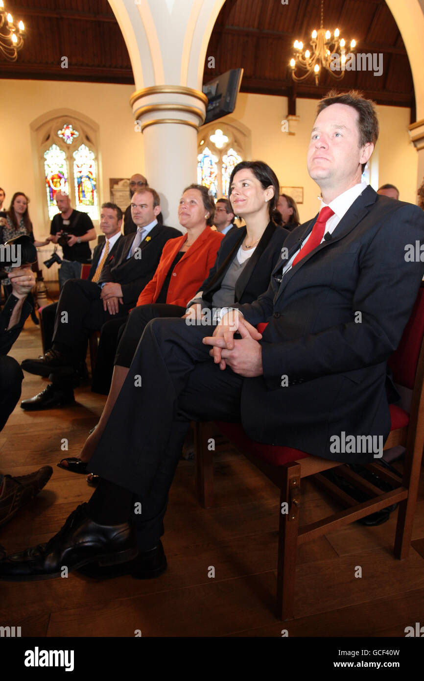 Crossed legs sitting in a party -Fotos und -Bildmaterial in hoher ...