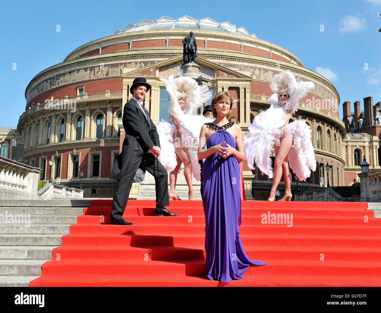 Katie Derham (Mitte) die neue BBC Proms-Moderatorin mit Broadway ...