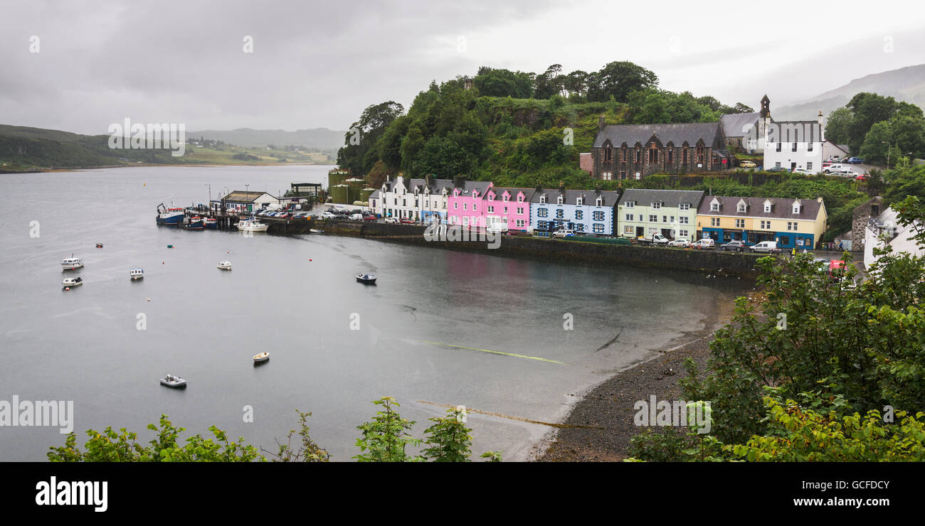 Portree waterfront isle skye scotland -Fotos und -Bildmaterial in hoher ...