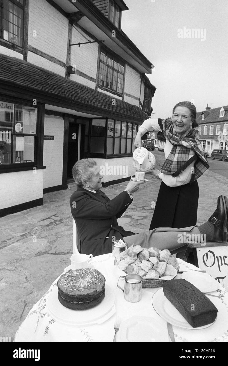 Egon ronay -Fotos und -Bildmaterial in hoher Auflösung – Alamy