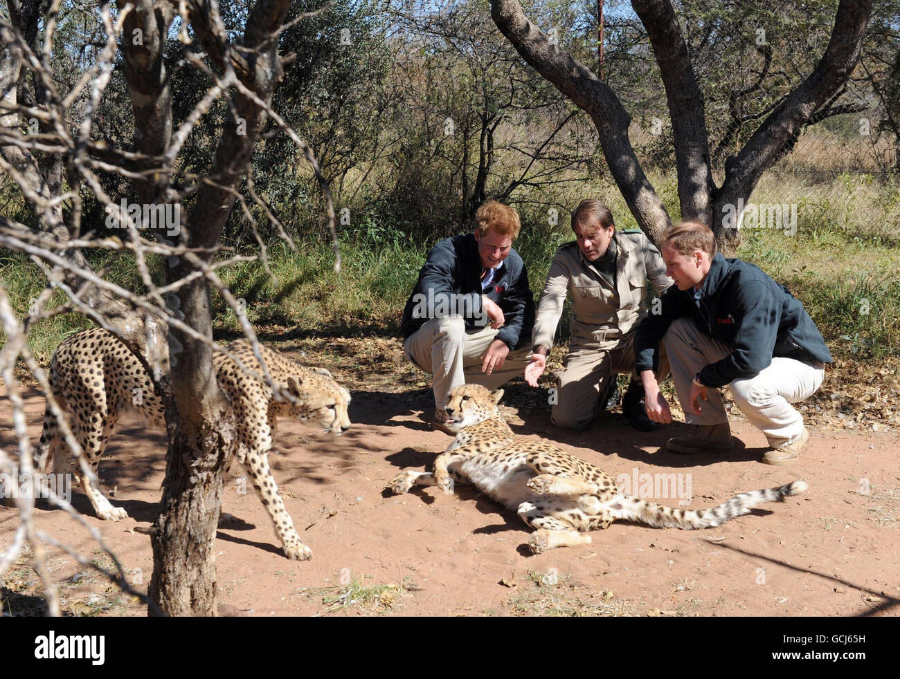 Prinz Harry und Prinz William begleiten den Parkmanager Neil Whitson ...