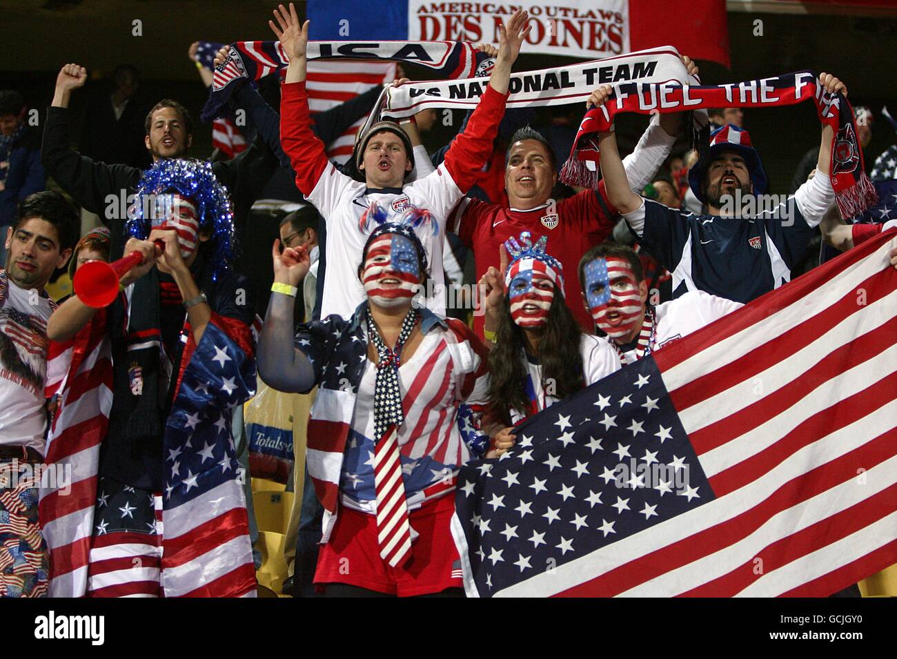 Usa fans feiern im royal bafokeng stadium -Fotos und -Bildmaterial in ...