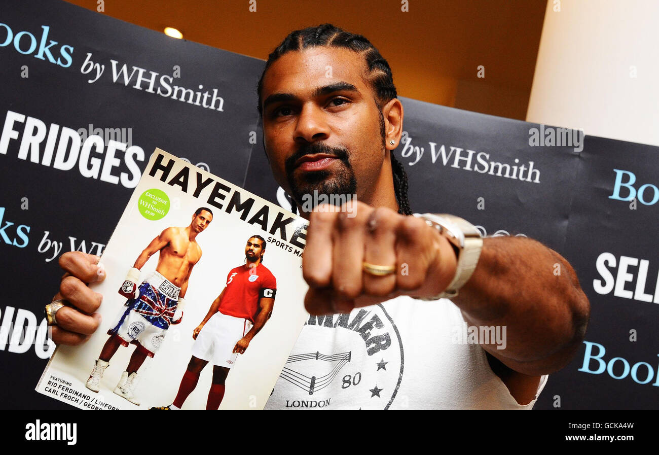 Boxweltmeister David Haye signiert Exemplare seines neuen Lebens- und ...