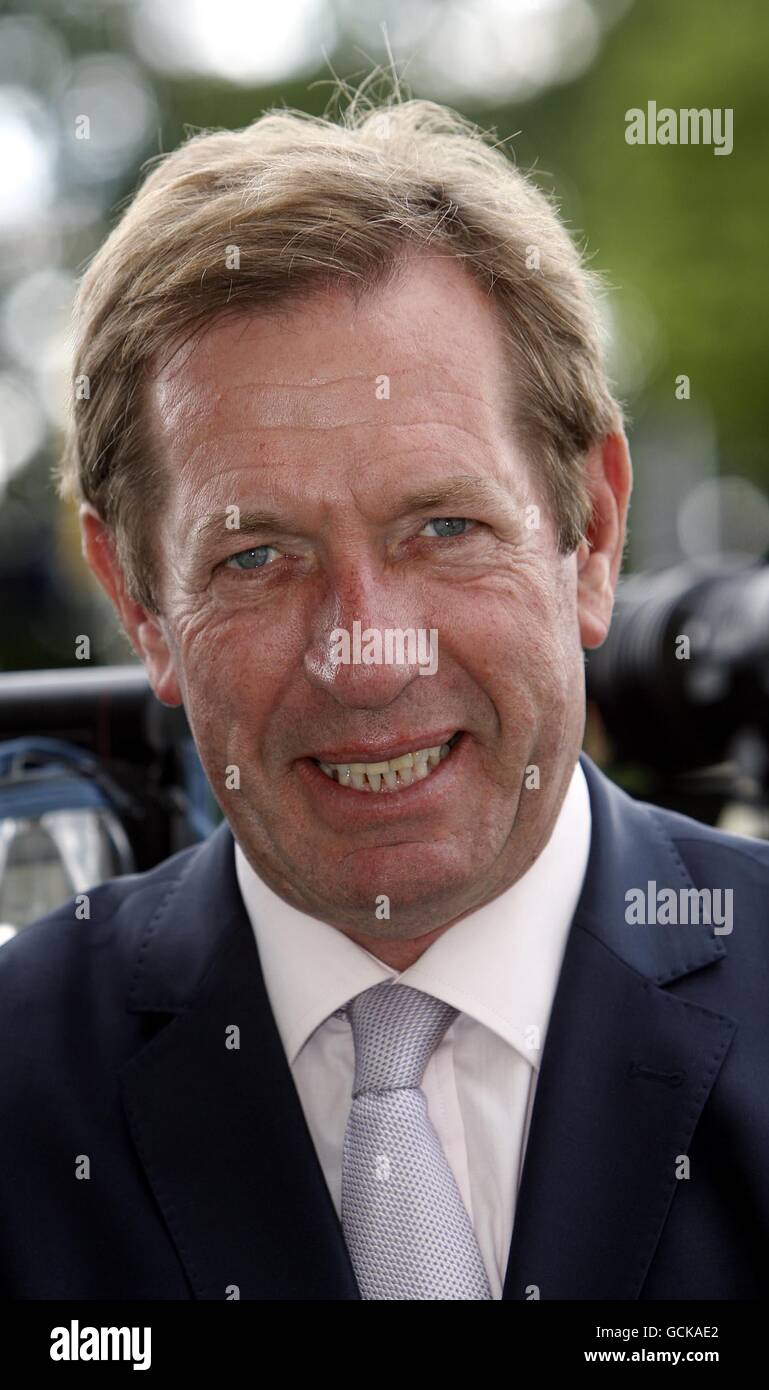 Moderator derek thompson ascot racecourse -Fotos und -Bildmaterial in ...