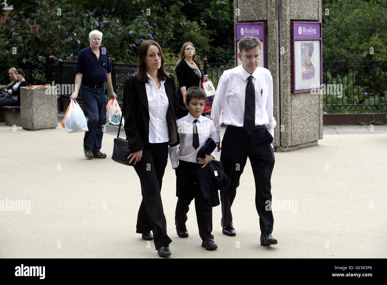 Ricky edwards ehemann panumad edwards -Fotos und -Bildmaterial in hoher ...