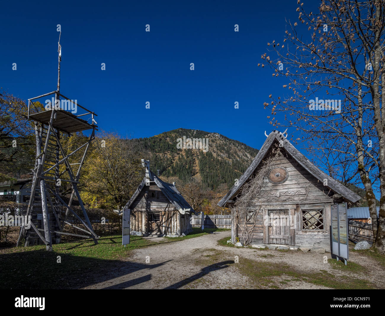 Wikingerdorf Flake, See Walchensee, Bayern, Deutschland Stockfotografie ...