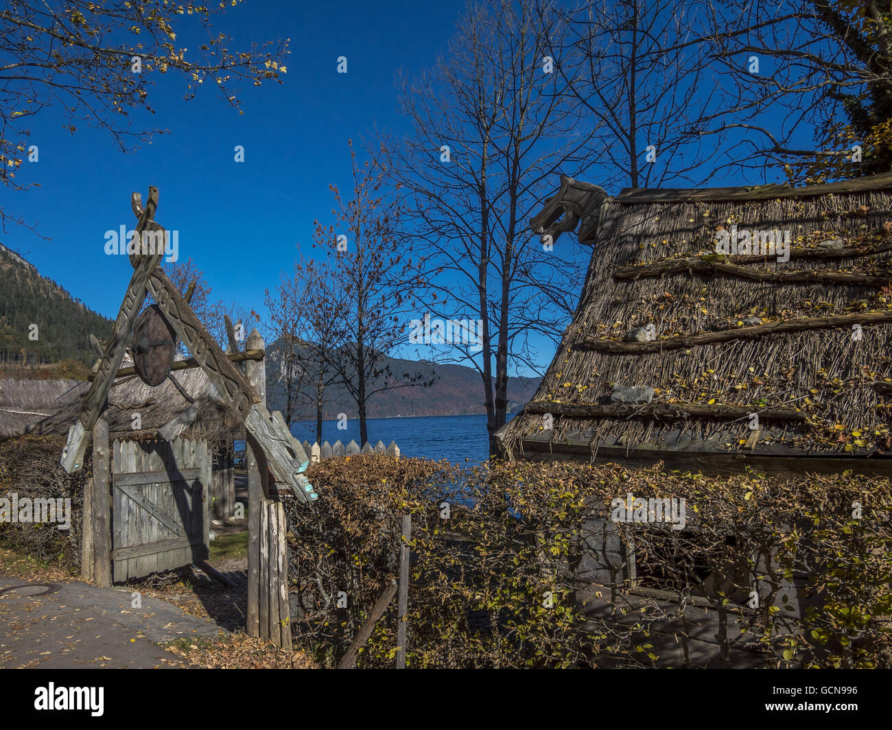 Wikingerdorf Flake, See Walchensee, Bayern, Deutschland Stockfotografie ...