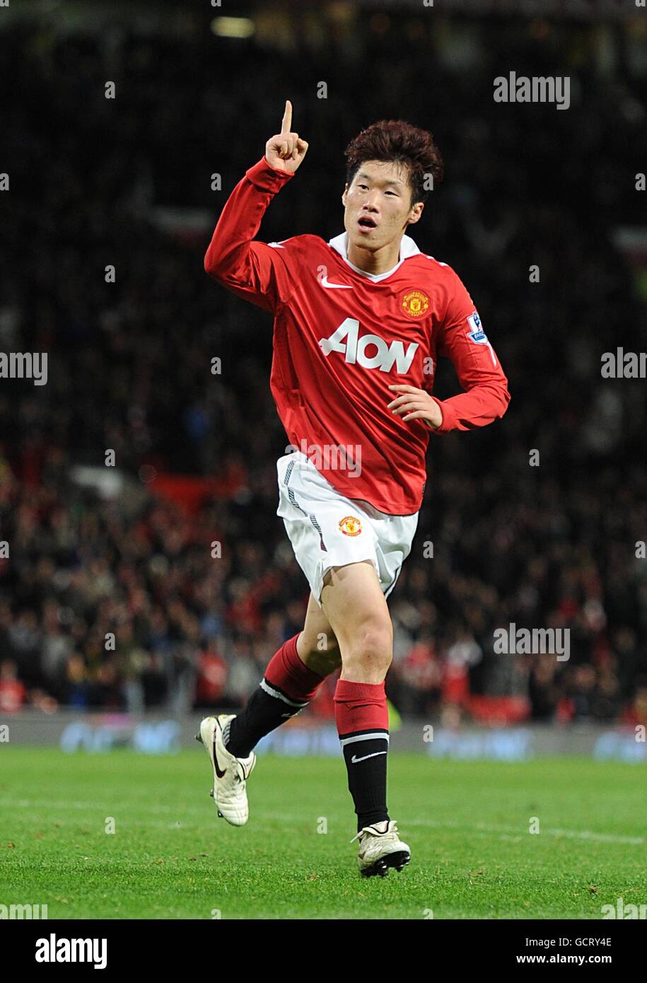 Manchester uniteds ji sung park feiert nach dem zweiten tor -Fotos und -Bildmaterial in hoher ...