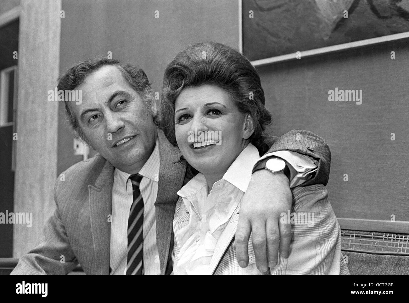 Alan browning und pat phoenix -Fotos und -Bildmaterial in hoher ...