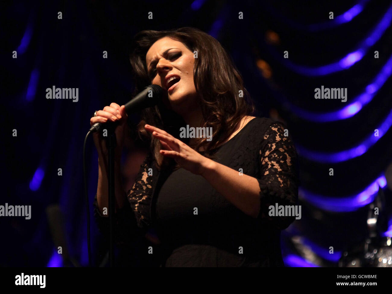 Singer Songwriter Rumer, Der Am Tabernakel Im Powis Square Auftritt ...