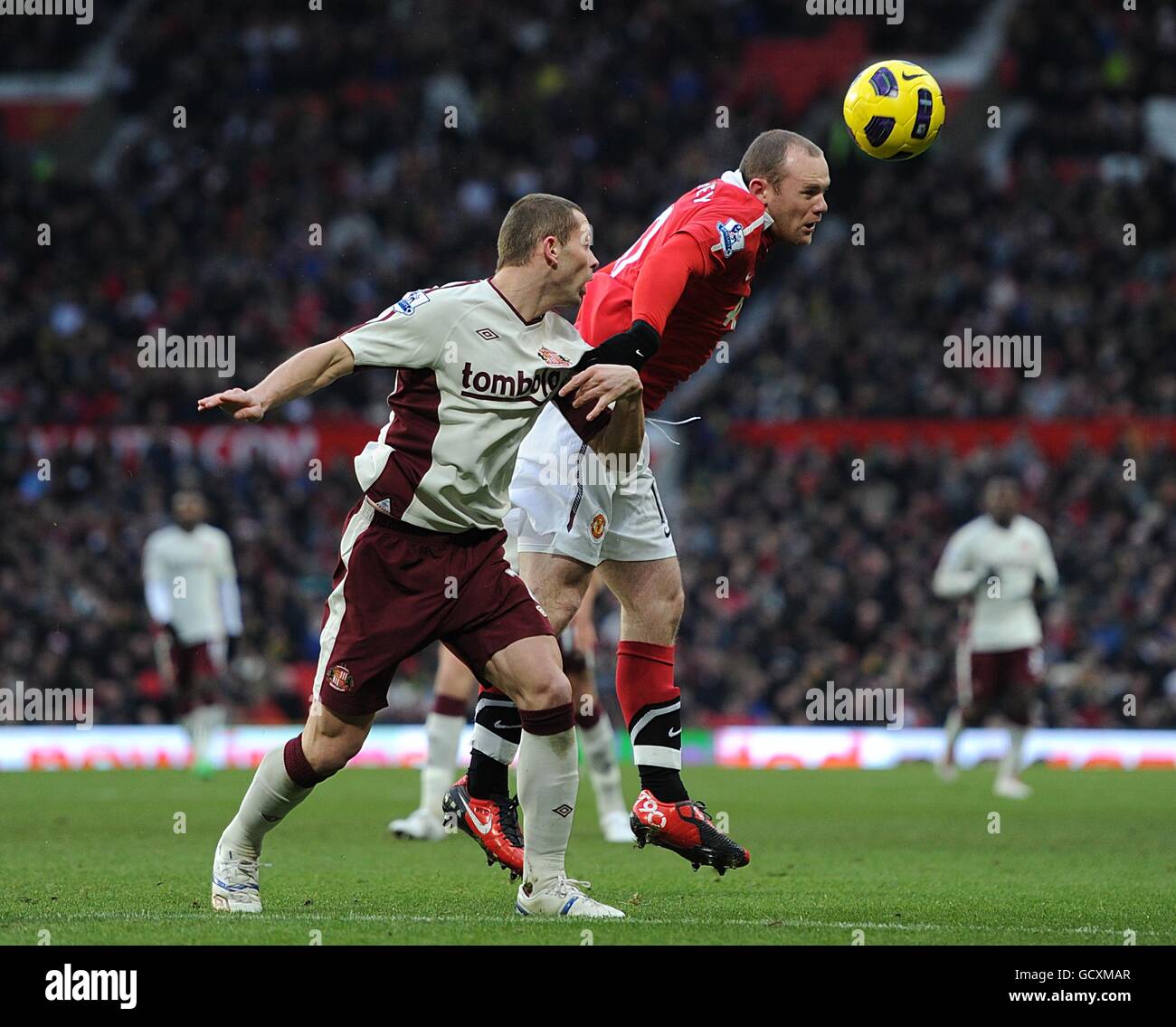 Wayne Rooney von Manchester United (rechts) und Phillip Bardsley von ...