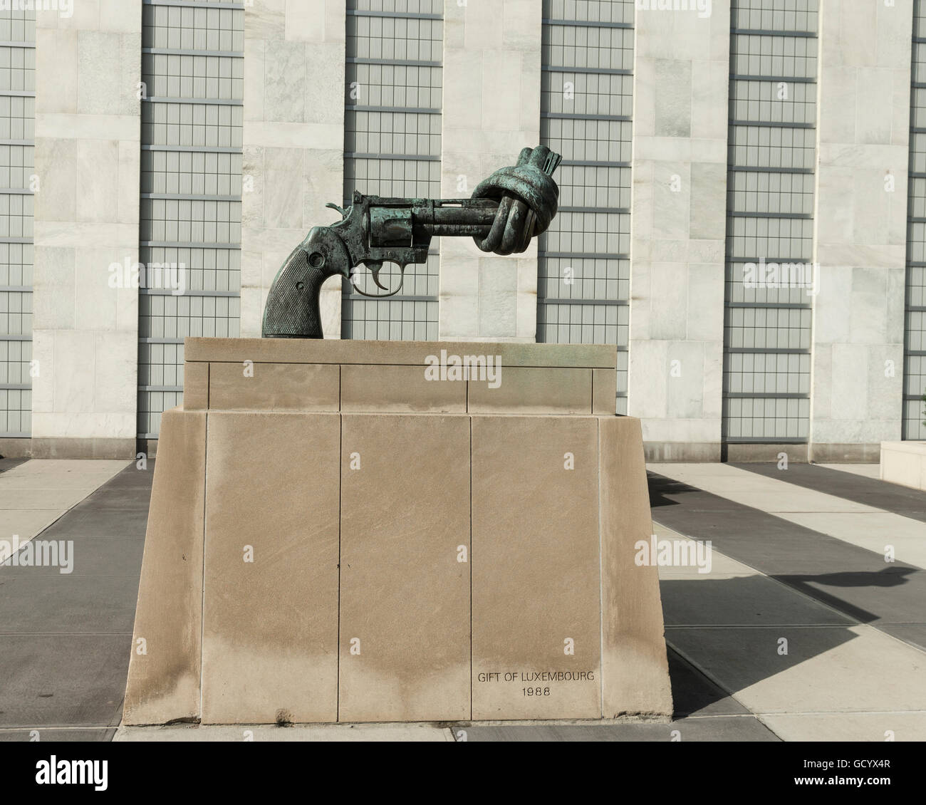 United nations new york gun -Fotos und -Bildmaterial in hoher Auflösung ...