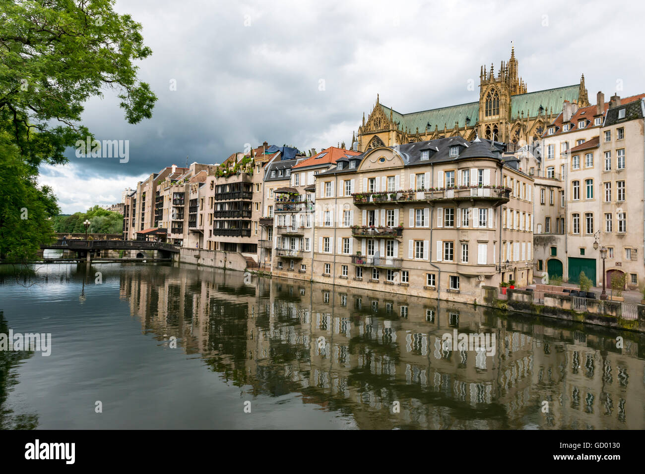 Bridge and metz -Fotos und -Bildmaterial in hoher Auflösung – Alamy