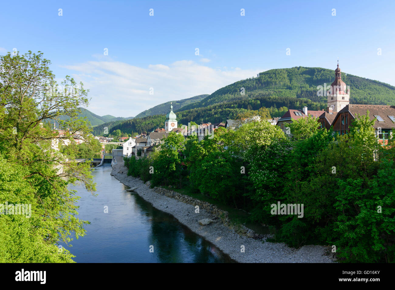 Waidhofen ein der Ybbs: Altstadt am Fluss Ybbs, mit Ybbsturm und ...