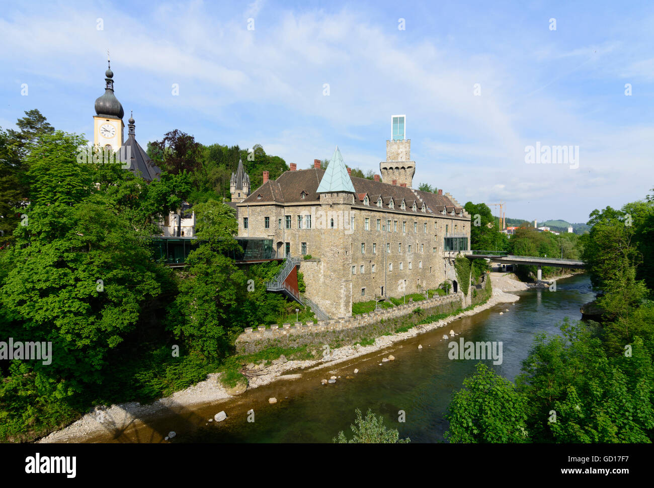 Waidhofen ein der Ybbs: Kirche und Rothschild-Schloss am Fluss Ybbs ...