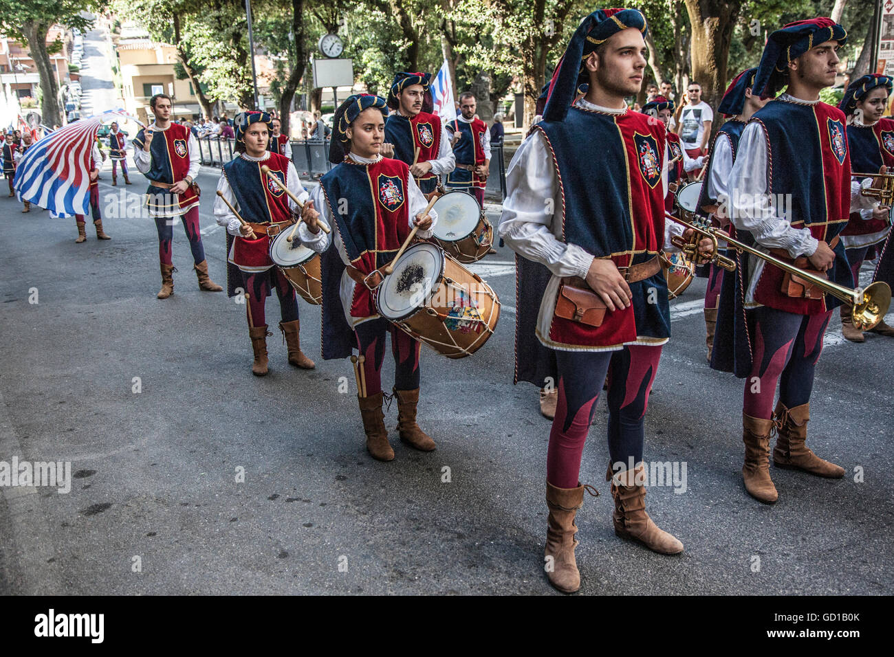 Velletri flagge schwankt -Fotos und -Bildmaterial in hoher Auflösung ...