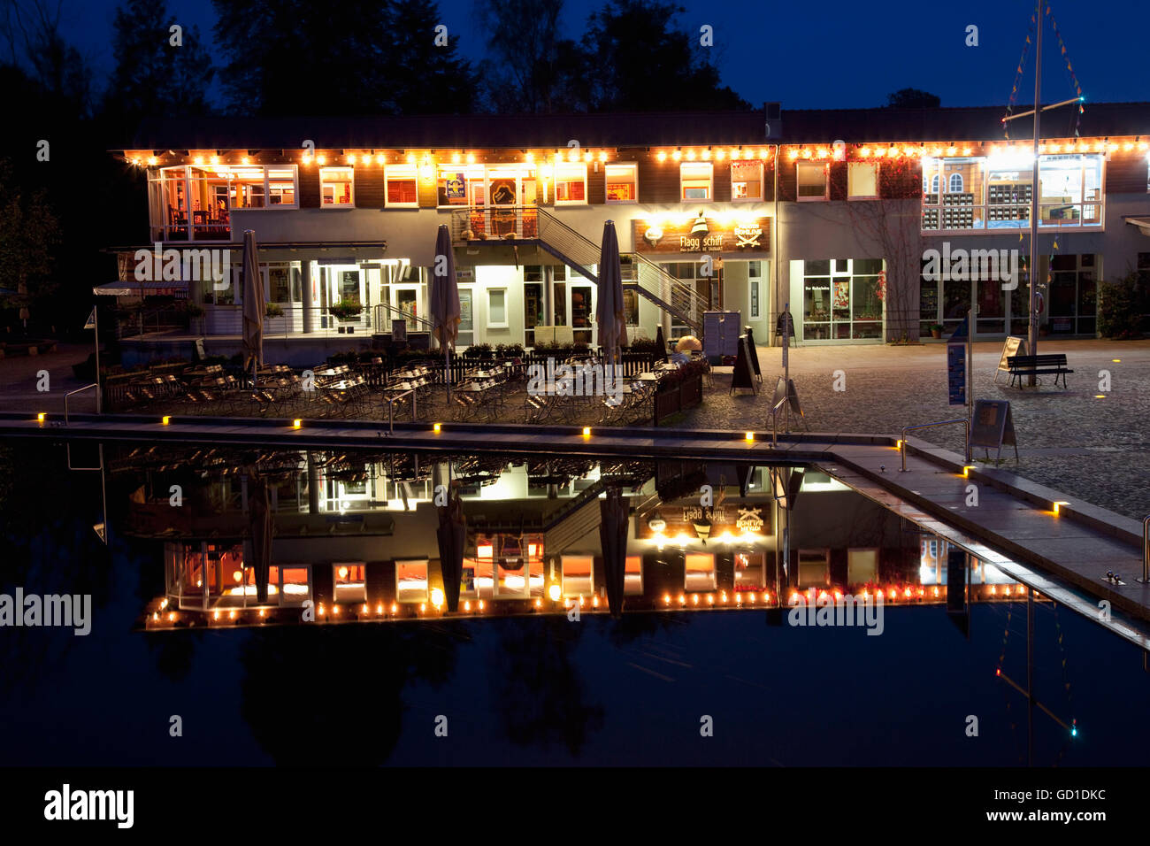 Spreewald kahn boot -Fotos und -Bildmaterial in hoher Auflösung – Alamy