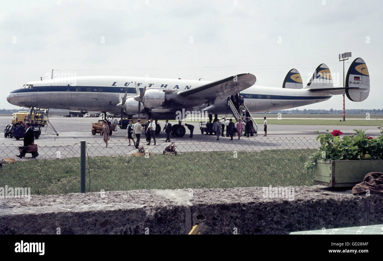 Lockheed constellation lufthansa -Fotos und -Bildmaterial in hoher ...