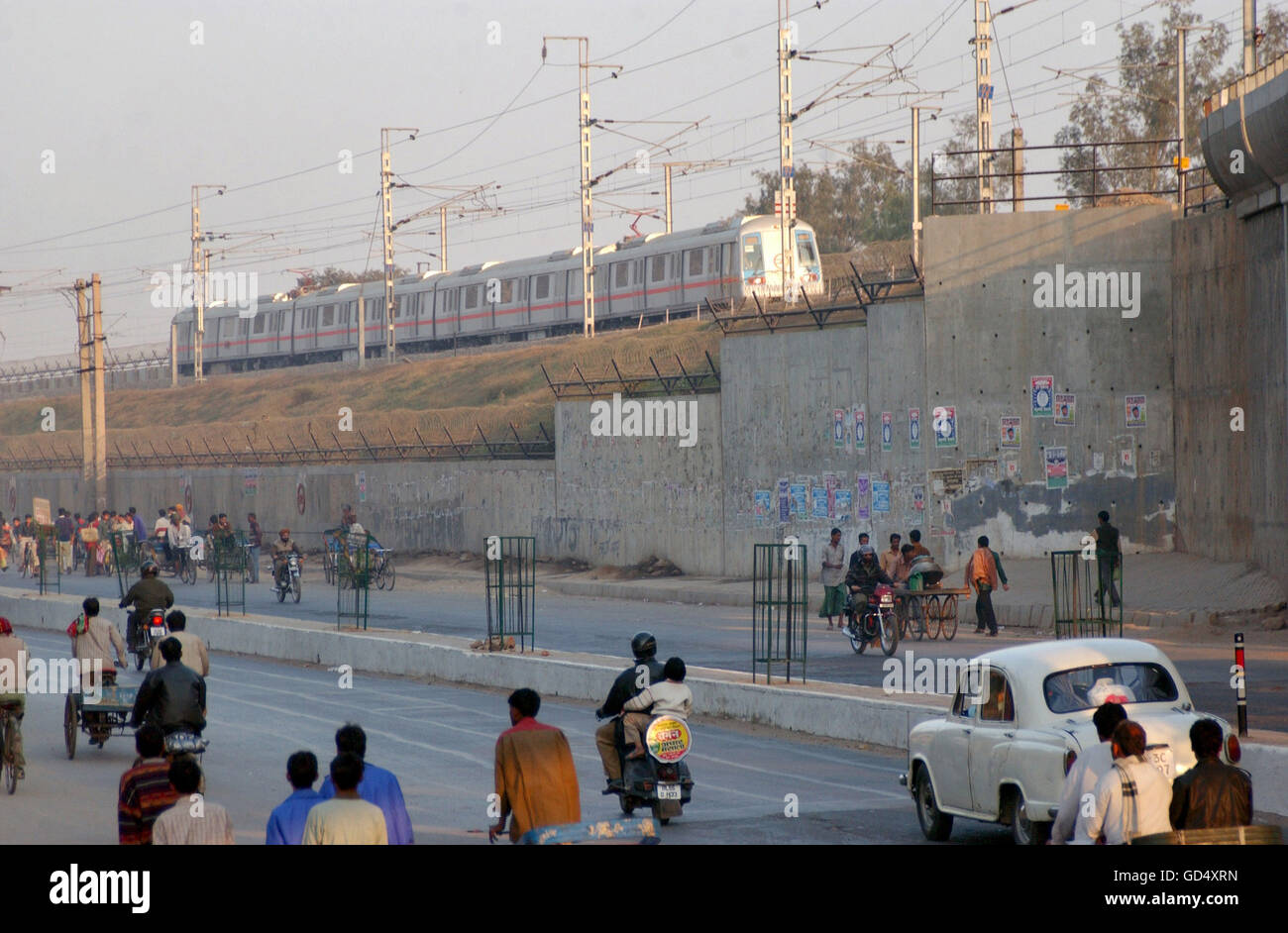 Elektrische delhi metro indien -Fotos und -Bildmaterial in hoher ...