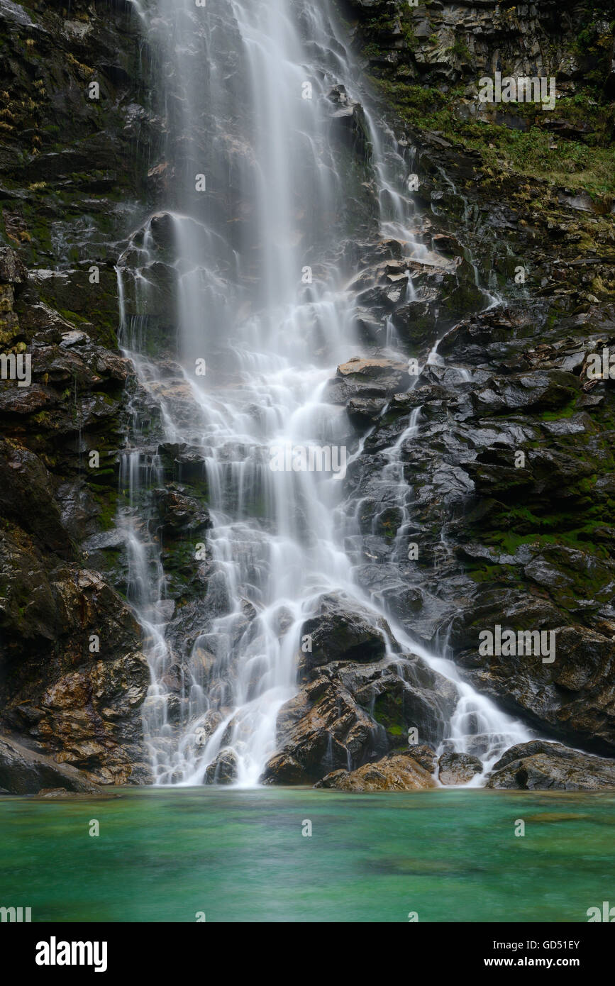 Valle verzasca bei sonogno froda wasserfall -Fotos und -Bildmaterial in ...