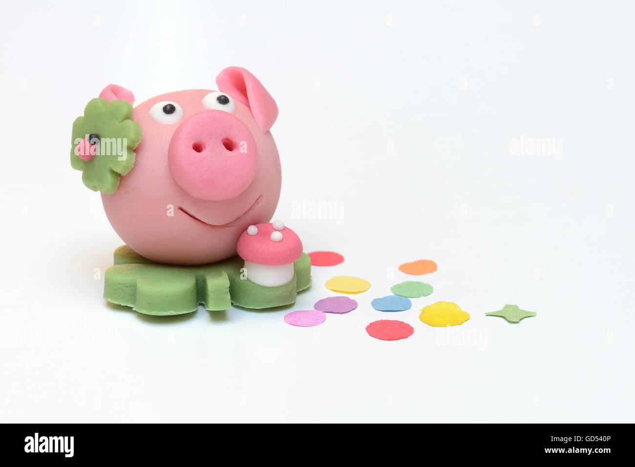 Glückliches schwein aus marzipan -Fotos und -Bildmaterial in hoher ...