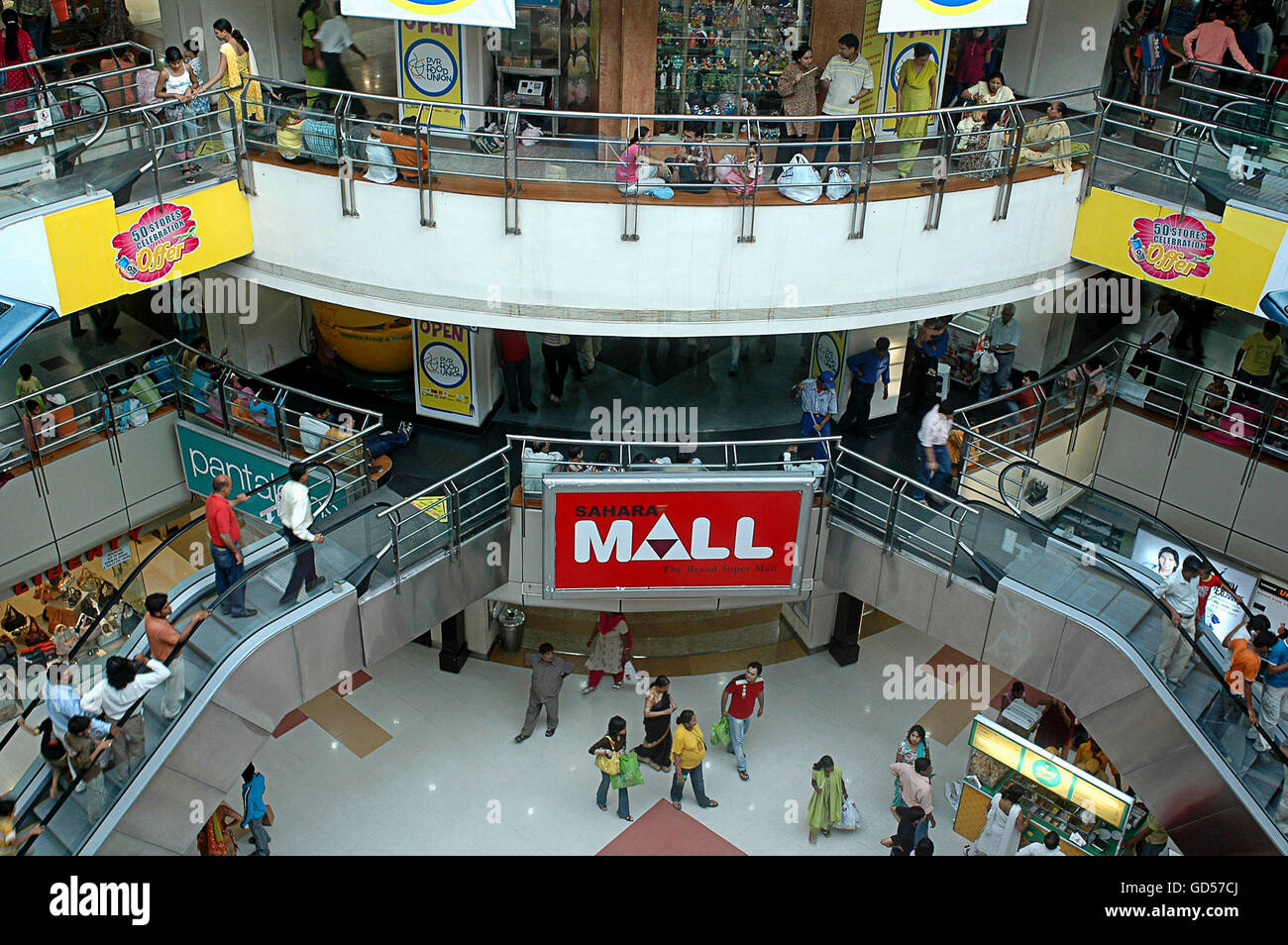Sahara mall -Fotos und -Bildmaterial in hoher Auflösung – Alamy