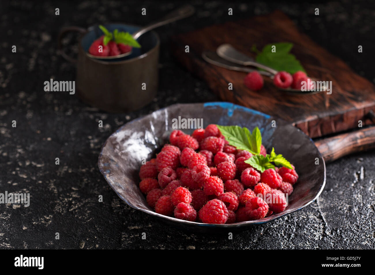 Schwarze keramikschale -Fotos und -Bildmaterial in hoher Auflösung – Alamy