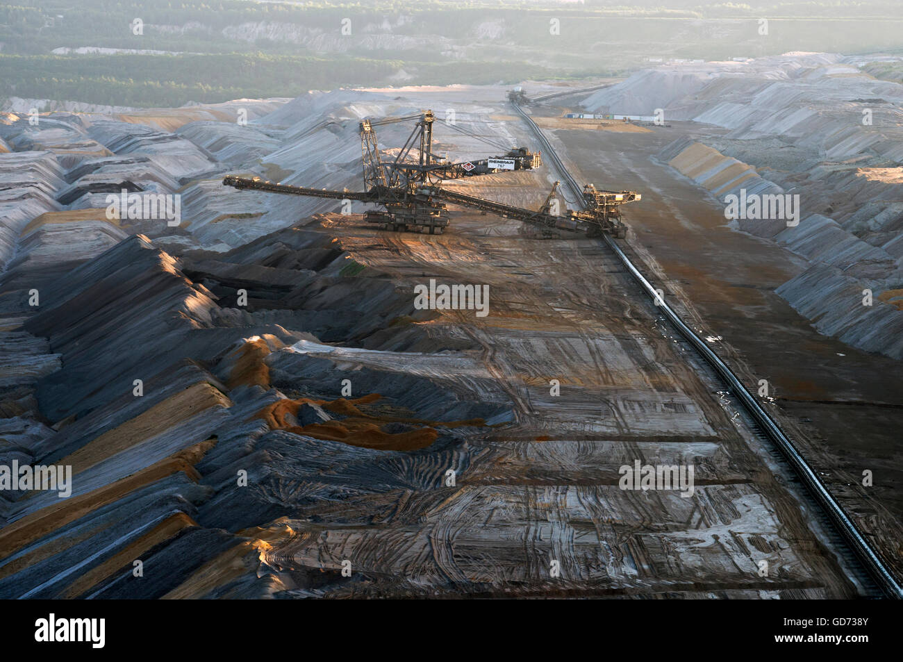 Braunkohle abbauen -Fotos und -Bildmaterial in hoher Auflösung – Alamy