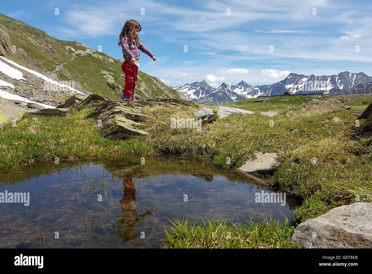 Heidi mädchen der alpen -Fotos und -Bildmaterial in hoher Auflösung – Alamy