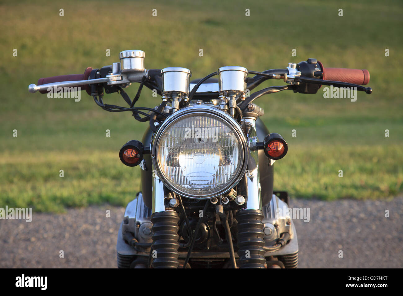 Motorcycle front handlebars headlight -Fotos und -Bildmaterial in hoher ...