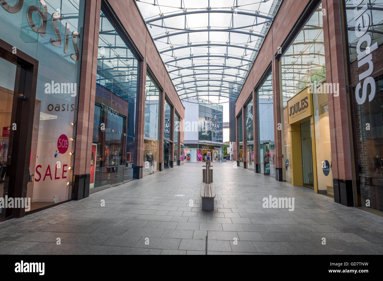 Shopping in exeter -Fotos und -Bildmaterial in hoher Auflösung – Alamy
