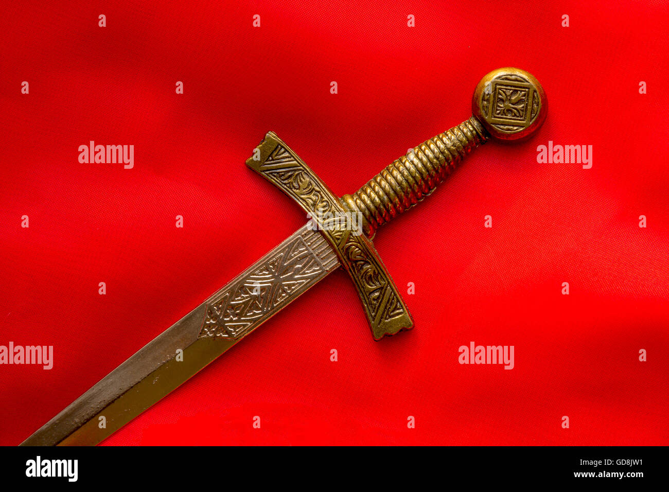 Roter dolch -Fotos und -Bildmaterial in hoher Auflösung – Alamy