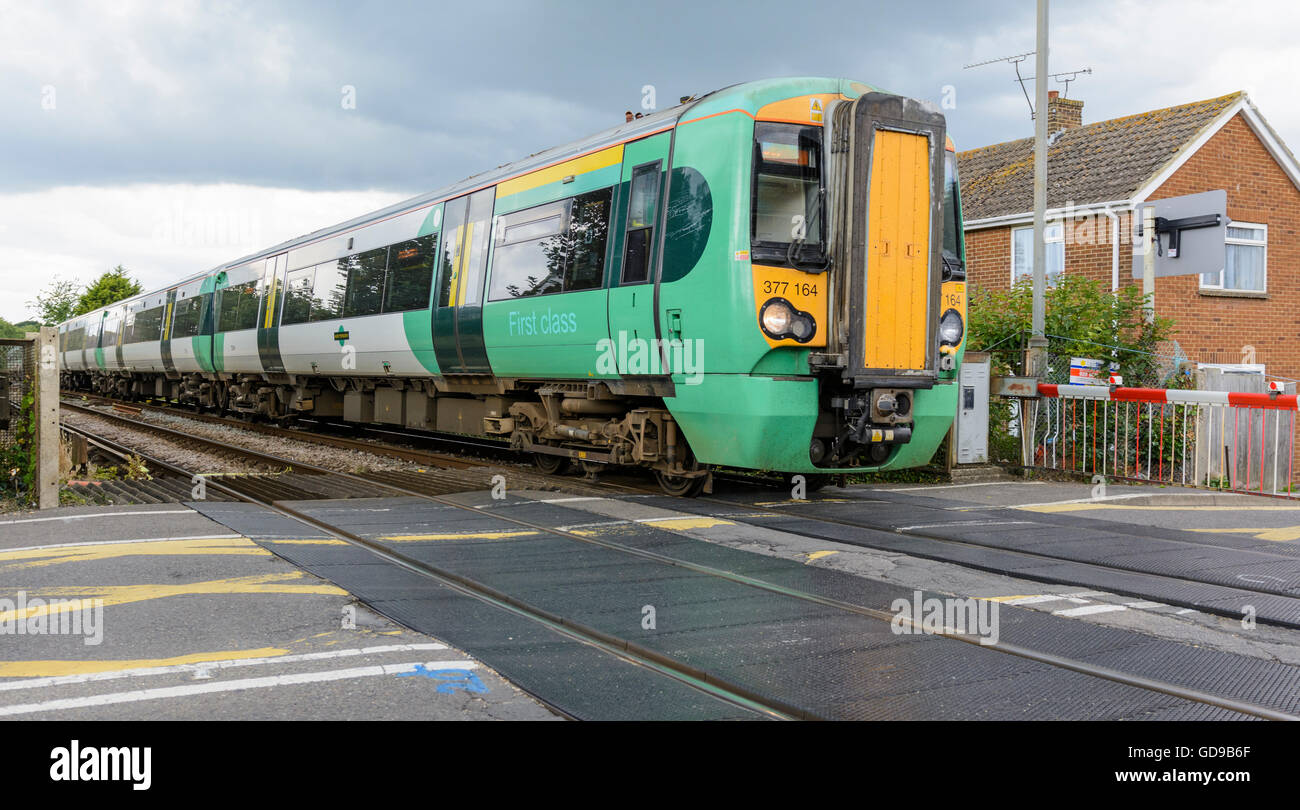 Klasse 377 Electrostar Southern Rail Zug in West Sussex, England, UK ...