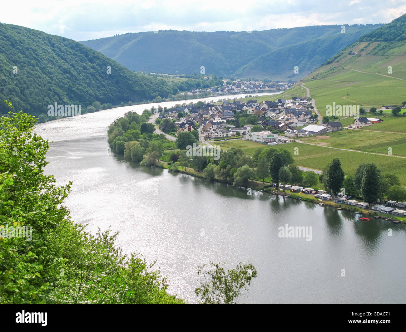 Mosel steiler weg -Fotos und -Bildmaterial in hoher Auflösung – Alamy