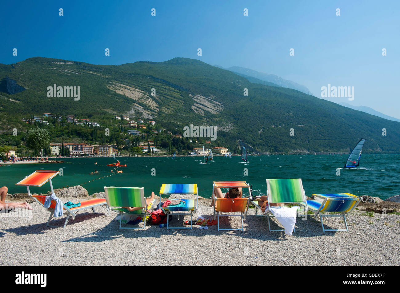Strand in Torbole, Gardasee, Italien Stockfotografie - Alamy