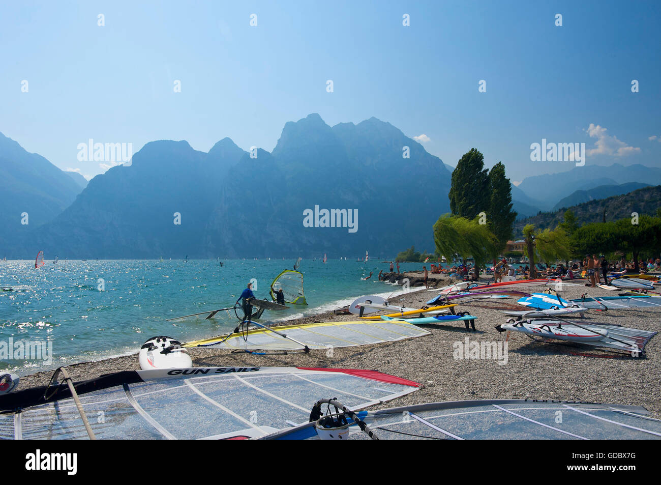 Strand in torbole -Fotos und -Bildmaterial in hoher Auflösung – Alamy