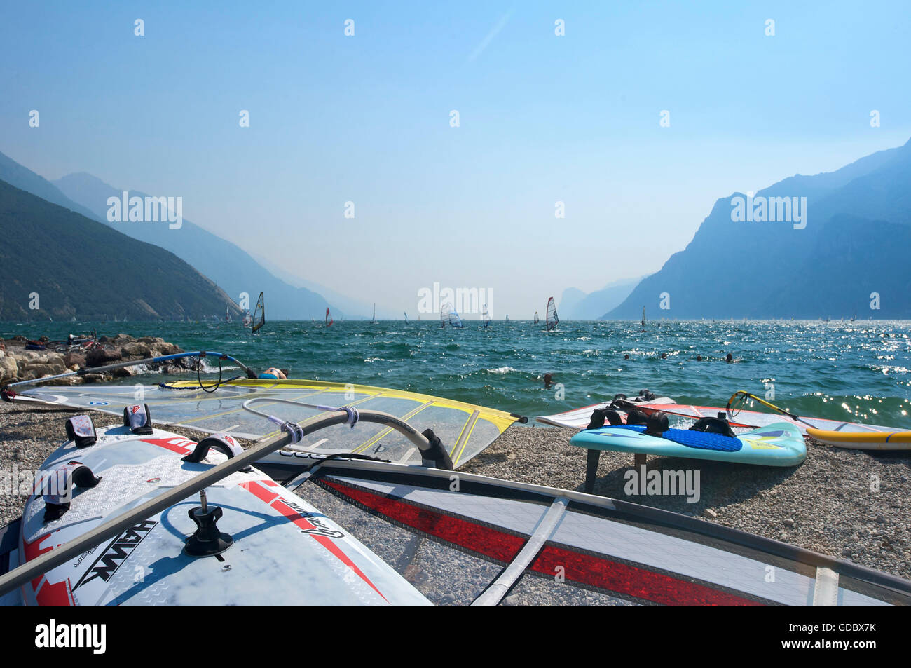 Strand in torbole -Fotos und -Bildmaterial in hoher Auflösung – Alamy