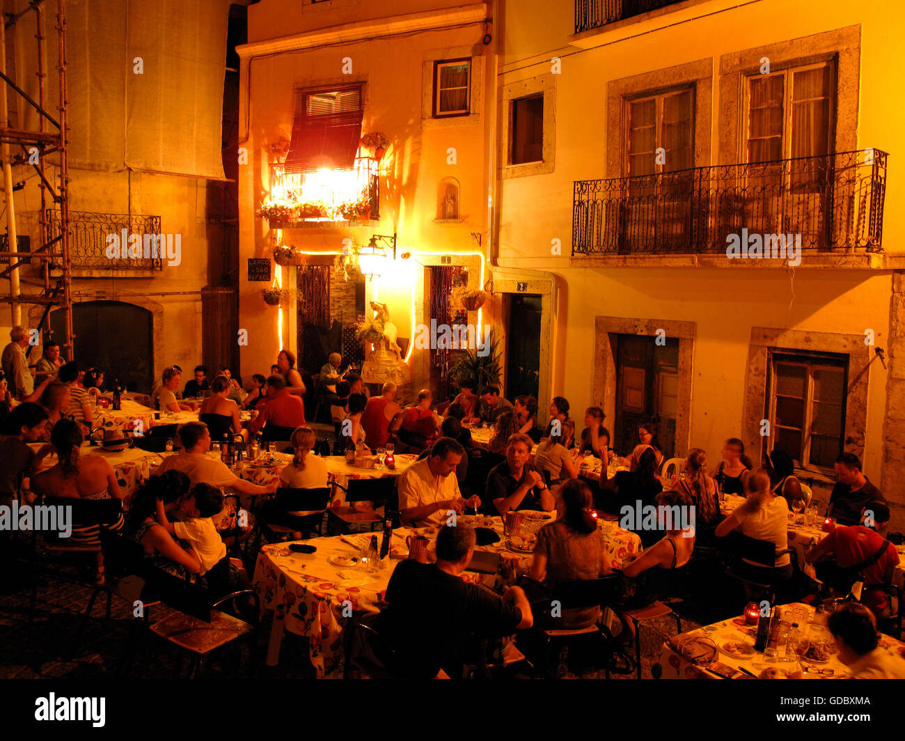 Restaurant alfama portugal -Fotos und -Bildmaterial in hoher Auflösung ...