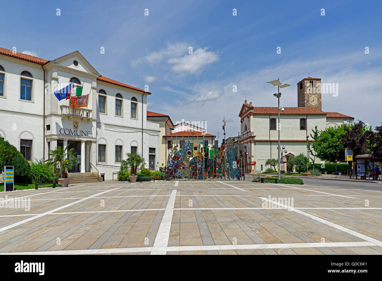 Rathaus, Comune Tu Montegrotto Terme, Kunstwerk, Alberi Metallici, 2003 ...