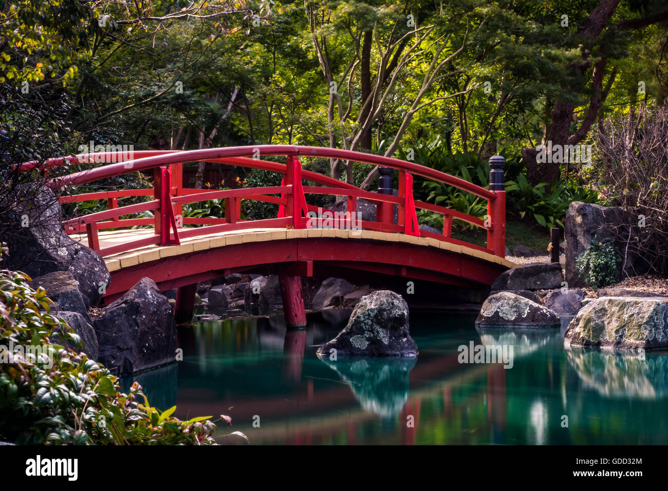 Japanese bridge -Fotos und -Bildmaterial in hoher Auflösung – Alamy