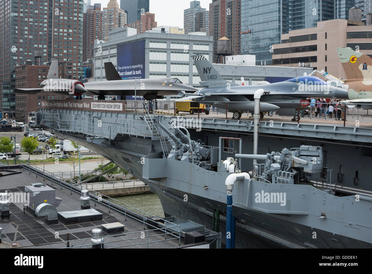 Intrepid museum new york -Fotos und -Bildmaterial in hoher Auflösung ...