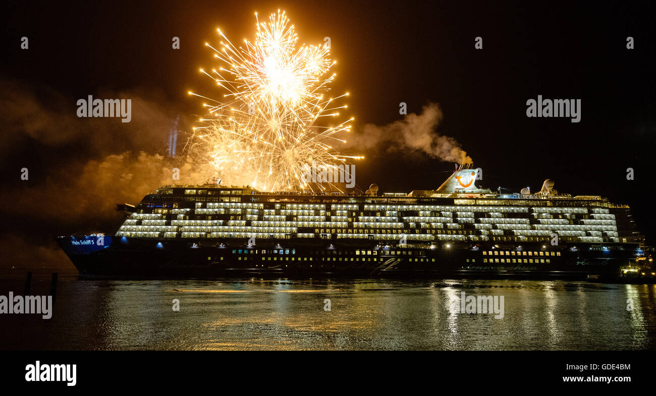Travemünde, Deutschland. 15. Juli 2016. Reederei TUI Cruises feiert die ...