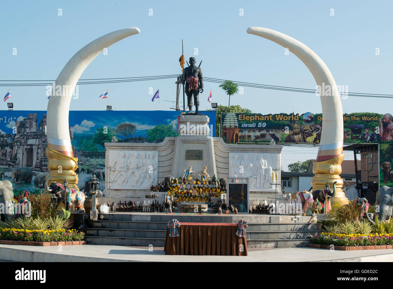 Das Denkmal der Phaya Surin Phakdi Si Narong Changwang in der Stadt Surin im Isan in Thailand ...