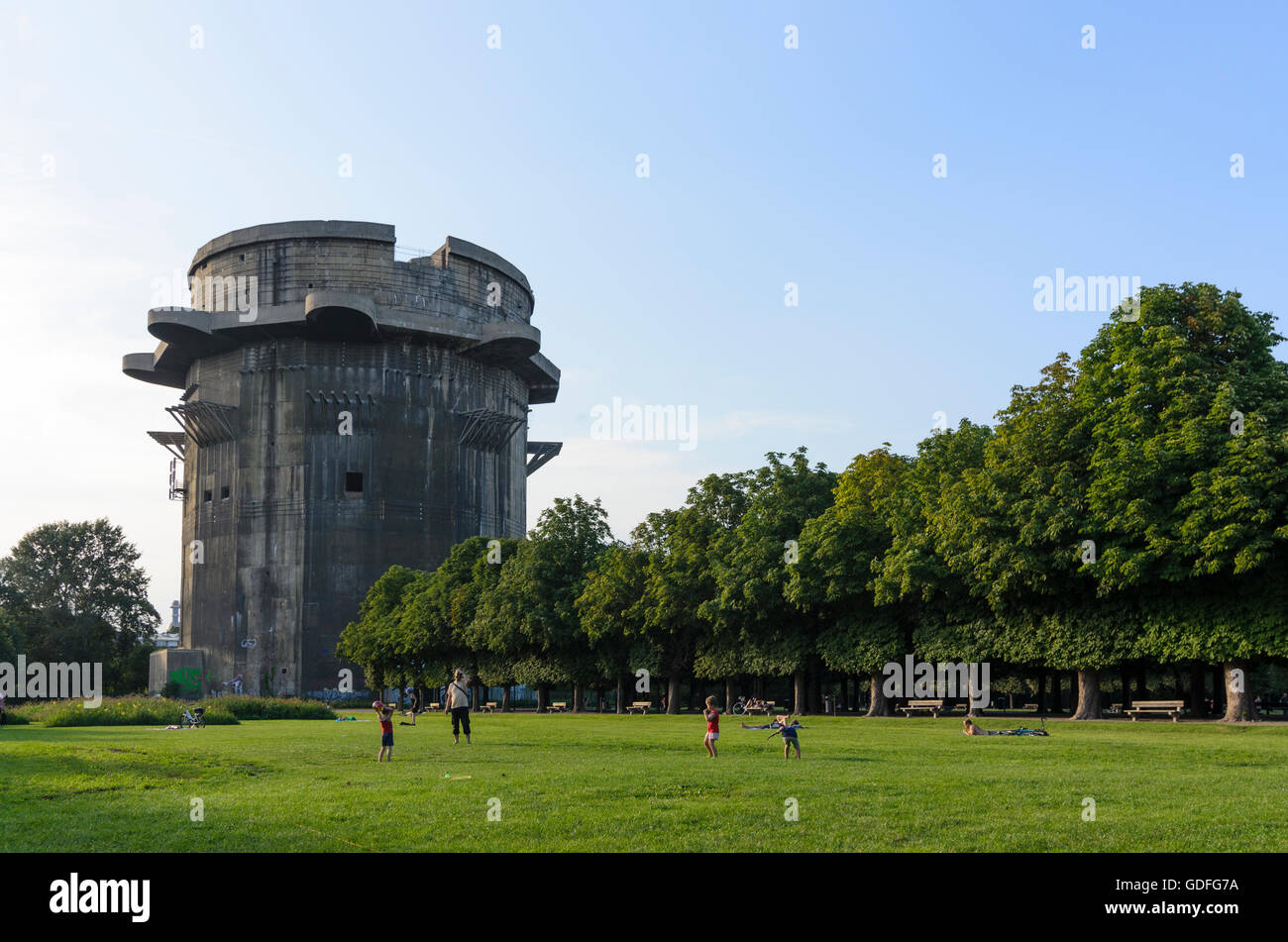 Flakturm, augarten vienna -Fotos und -Bildmaterial in hoher Auflösung ...