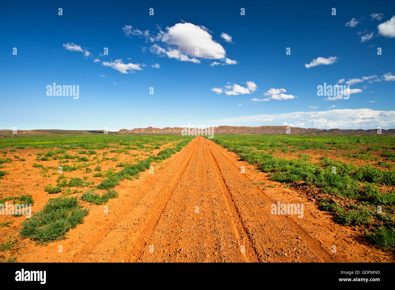 Rote Wüste Track im Outback von South Australia Stockfotografie - Alamy